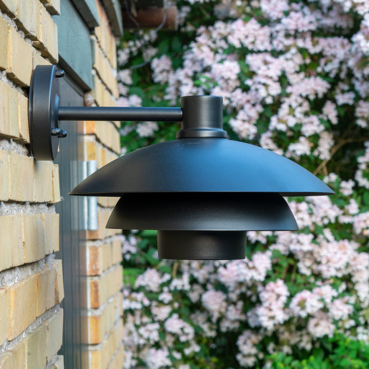 Morph D30 utendørs vegglampe IP44 - Svart – Lightup.no